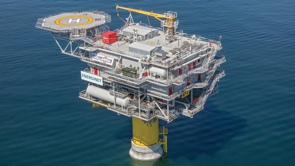 Designing offshore wind stations to fight climate change - Dassault ...